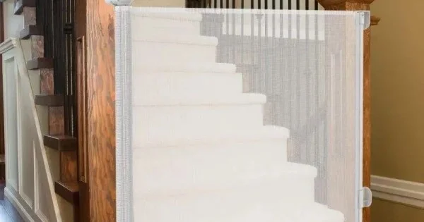 Retractable Baby Gate, White